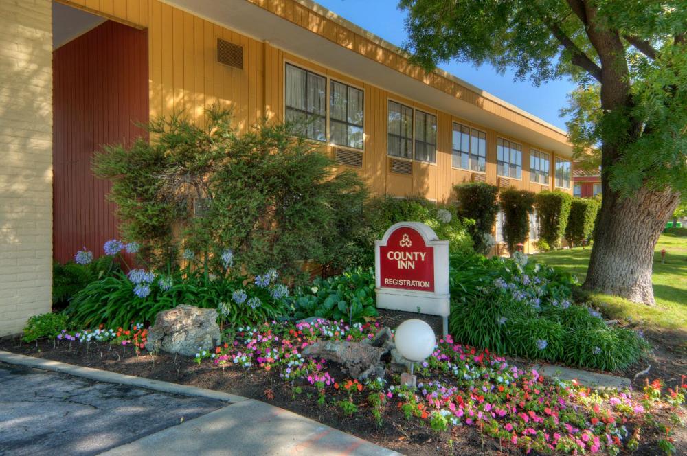 Days Inn by Wyndham Mountain View - Mountain View, California | Travelpass