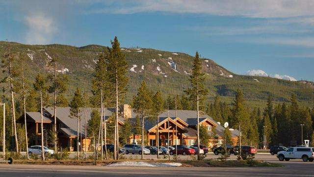 Headwaters Lodge & Cabins at Flagg Ranch - Moran, Wyoming | Nitecrawler